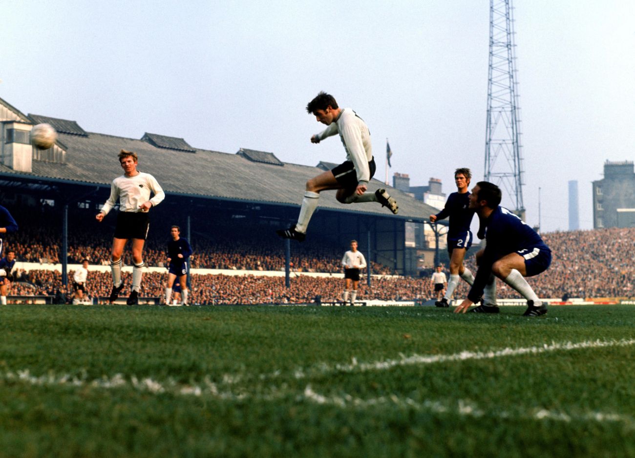 Snapshot In Time: Record Appearance Holder Hector Goes Close Against ...